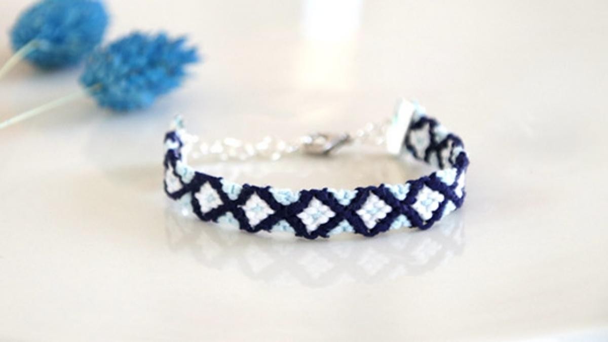How to understand a Brazilian bracelet pattern?
