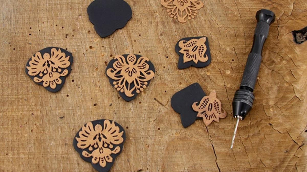 How to use a hand chuck?