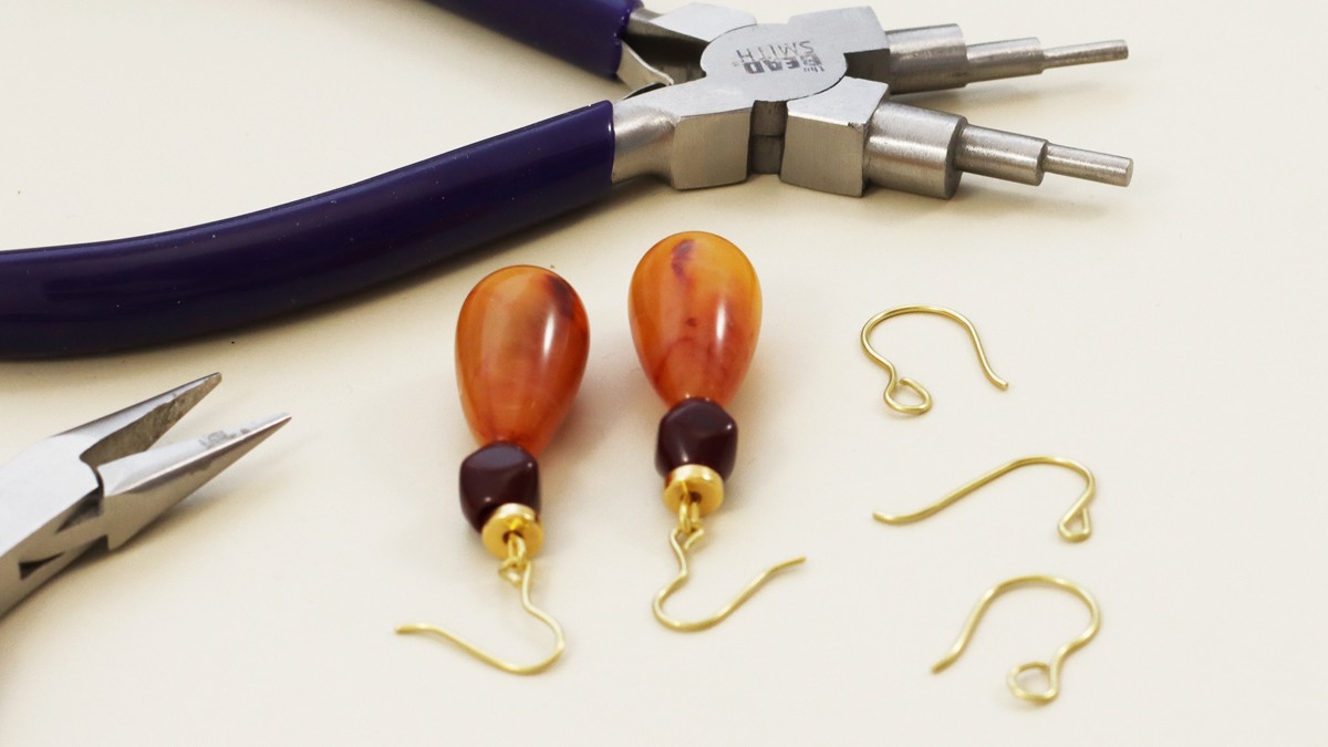 How to make earring fasteners?