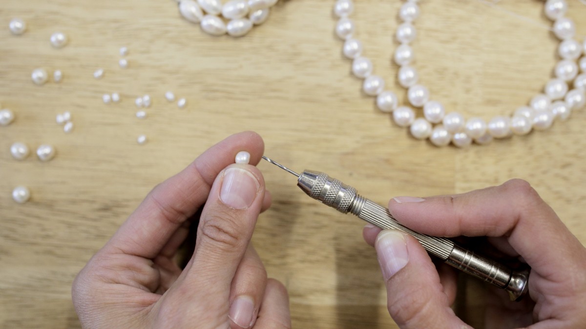 How to enlarge a freshwater pearl hole?