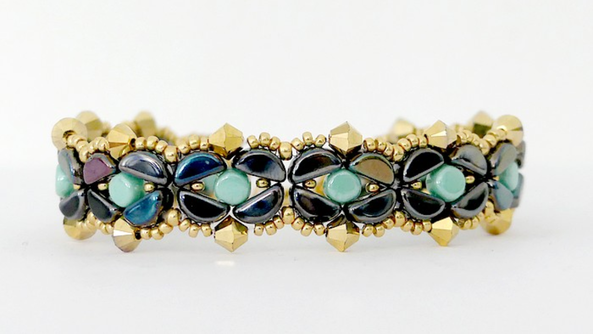 Girlfriend bracelet with Kos glass beads, Kalos by Puca and Rocailles ...