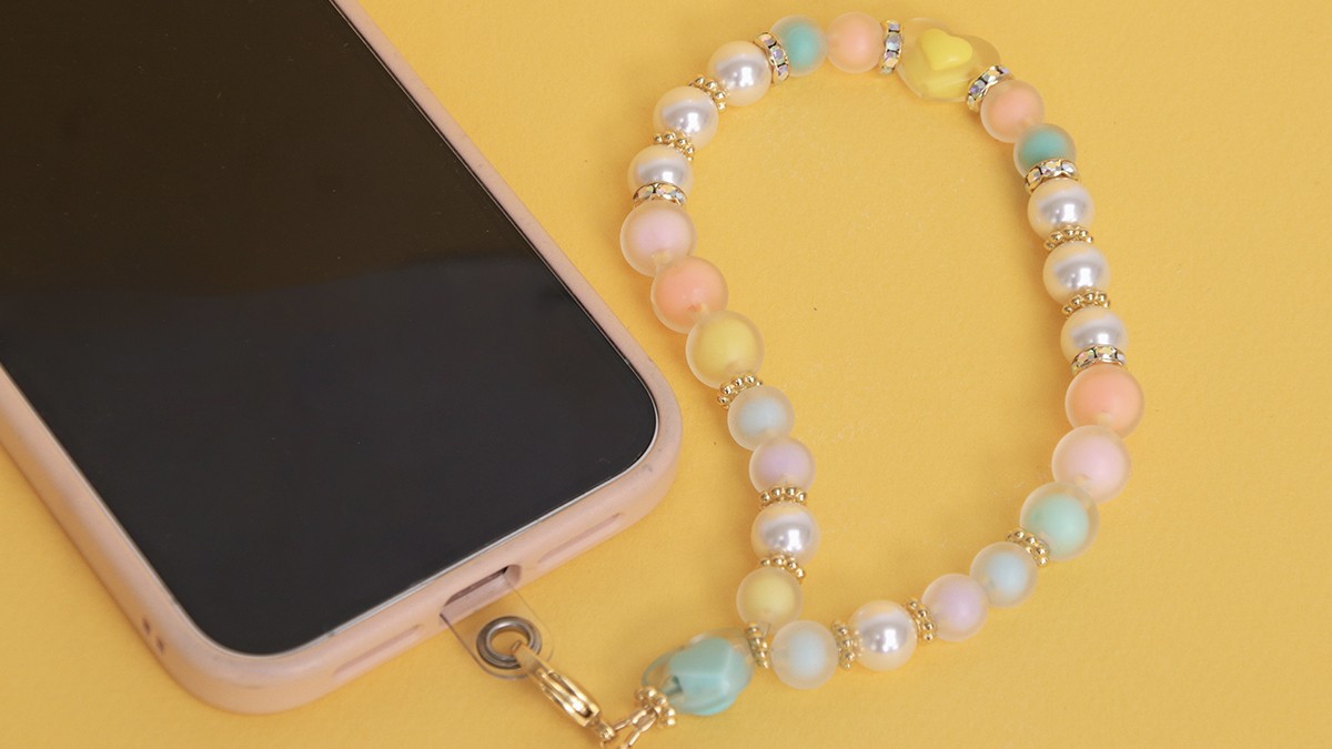 How to make a trendy phone jewel for summer?