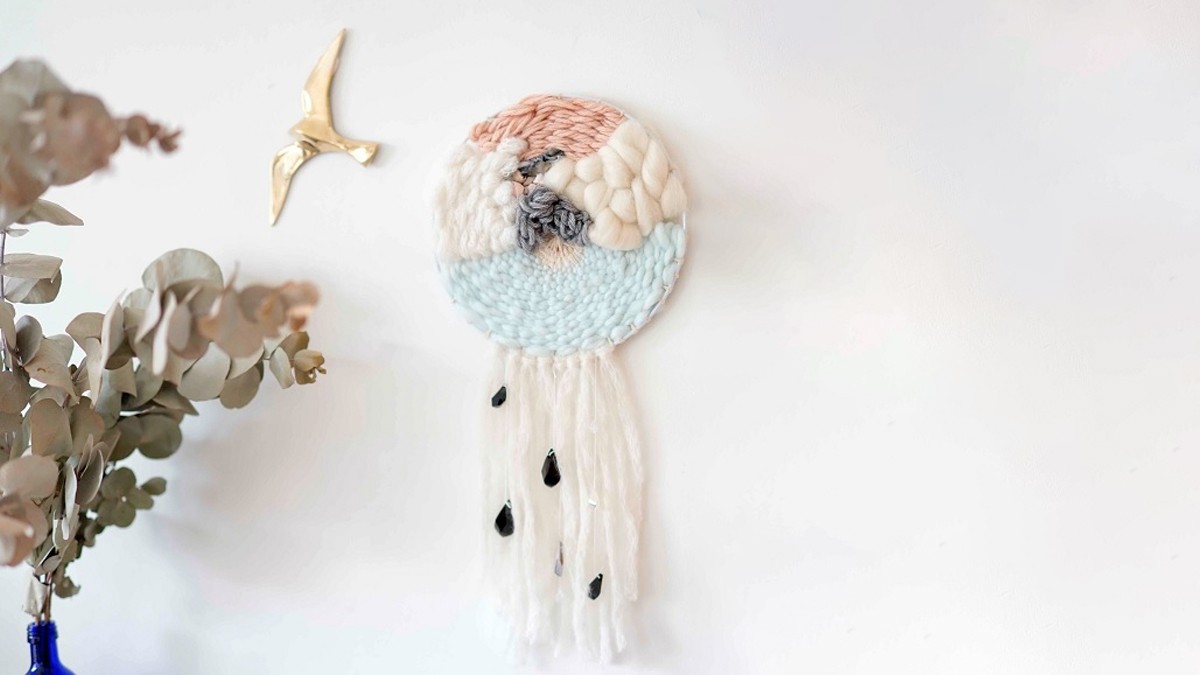Quick and easy wall weaving with wool